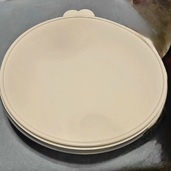 Tupperware | Kitchen | Tupperware Large Round Container | Poshmark
